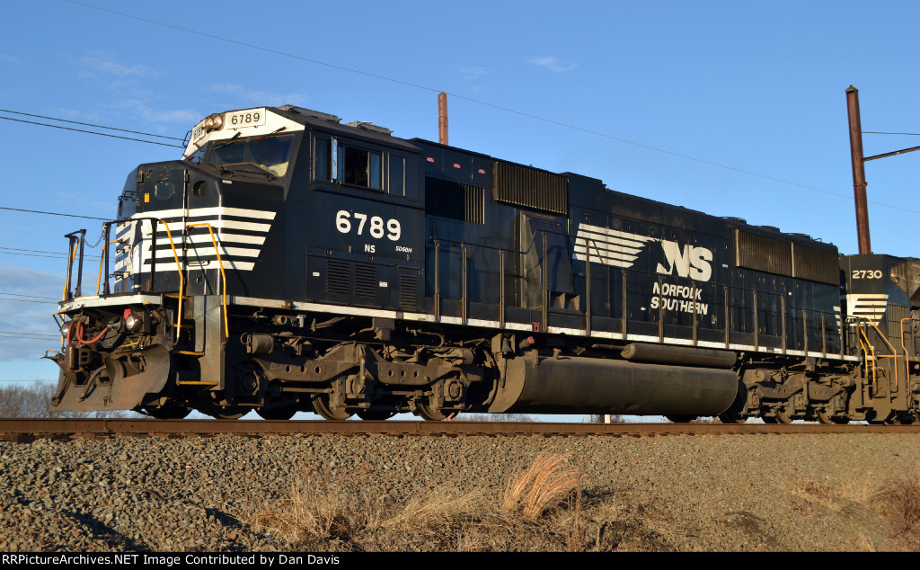 NS SD60M 6789 as it leads 17G